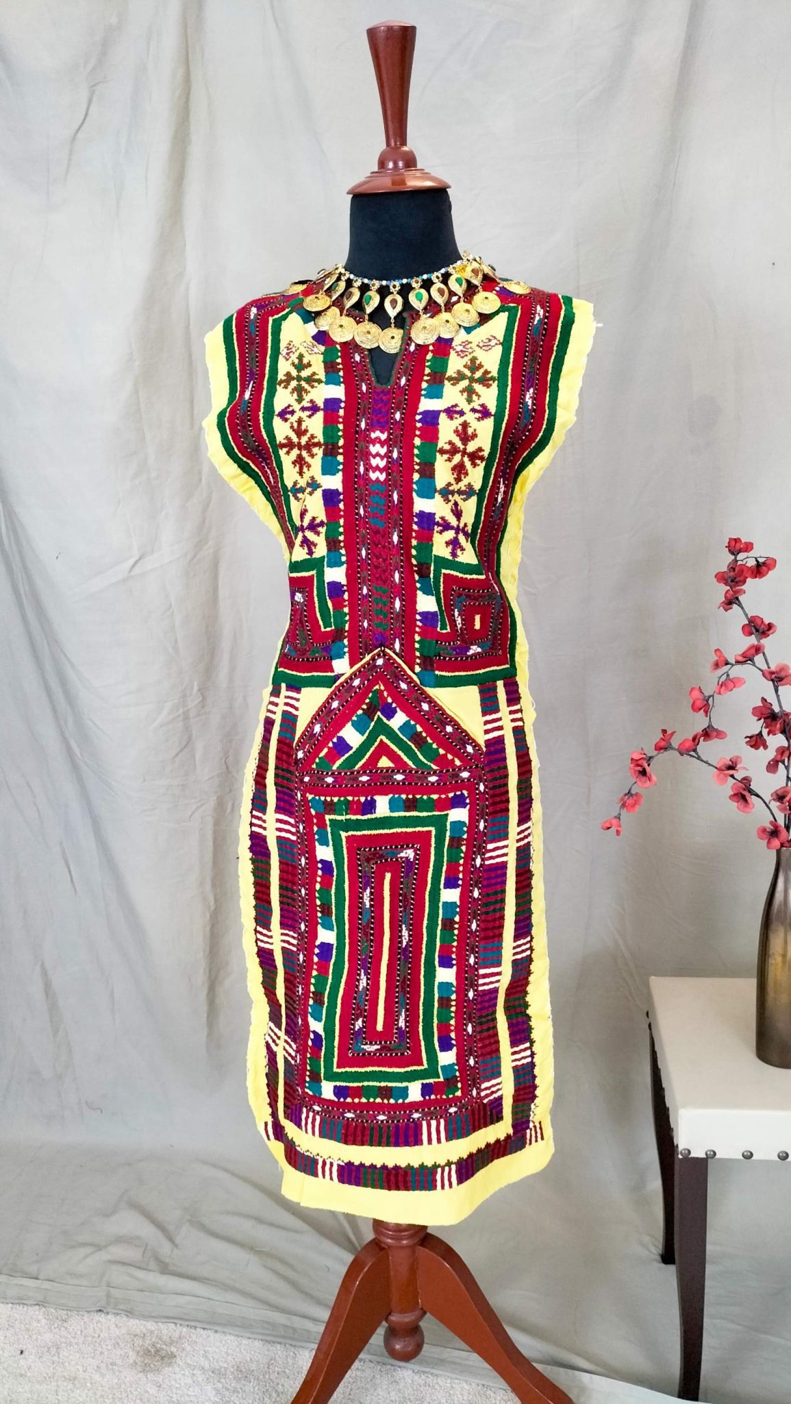 Baloch traditional dresses | Murgh panj | Balochi doch| - Balochi ...