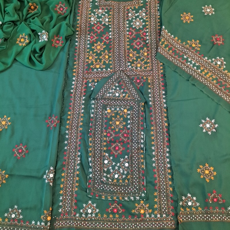 Hand Made Balochi Dress | Shoolok | Running stitch - Balochi ...