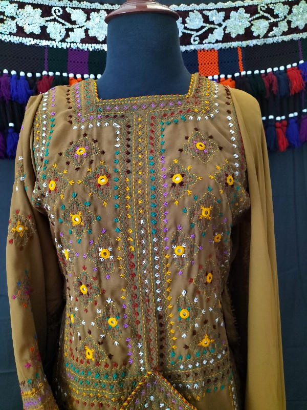 Hand Made Balochi Dress | Shoolok | Running stitch - Balochi ...